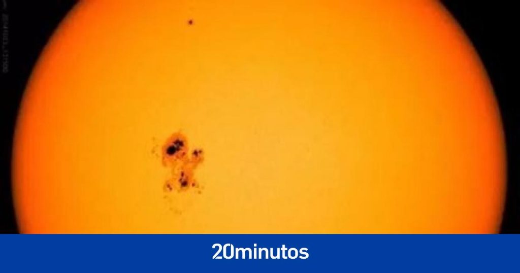 Descubren una mancha en el Sol que cuadruplica el tamaño de la Tierra y ...